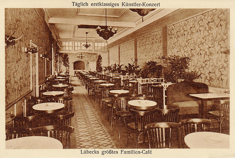 Lübeck: cinco sillas diferentes en el «Hansa Café». – Mueble de Viena