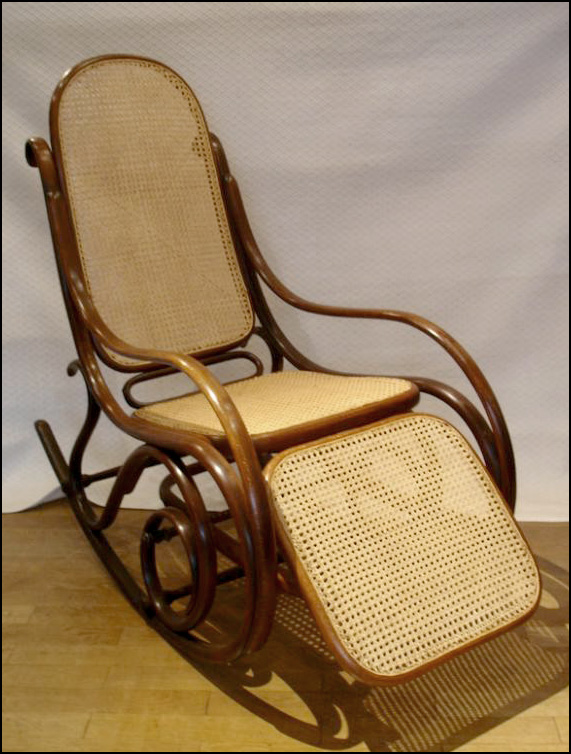 Una extraña mecedora de Hermanos Thonet. – Mueble de Viena